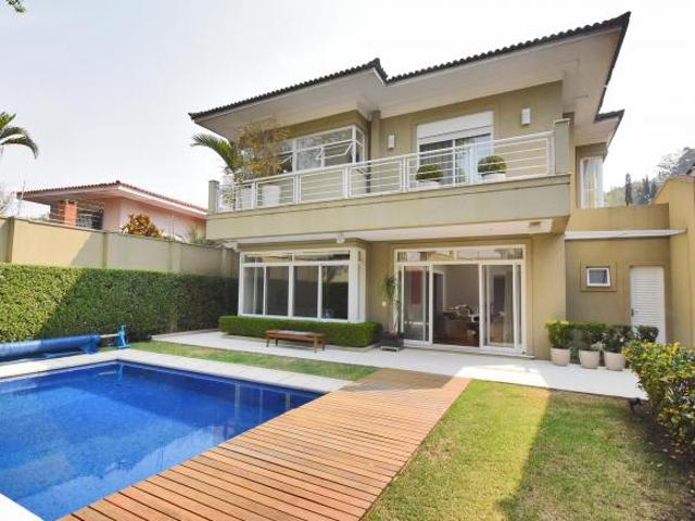 Casa a Venda em Rua Fechada no Morumbi, São Paulo