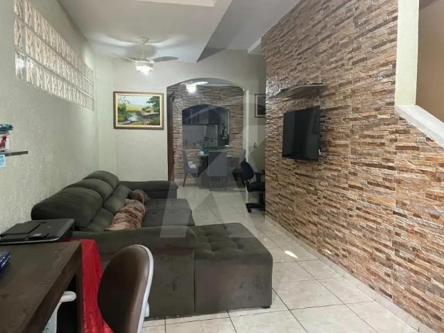 Casa á Venda em rua super tranquila, muito próximo do Metrô e Shopping