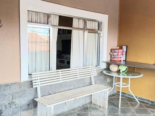 Casa à Venda em Rua Tranquila no Bairro Rei do Ouro / Santo Antônio