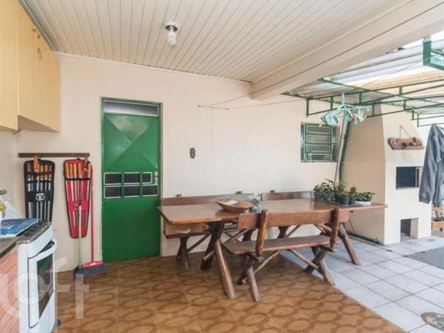 Casa à venda em Rubem Berta com 143 m², 3 quartos, 1 suíte, 6 vagas