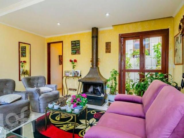 Casa à venda em Rubem Berta com 155 m², 3 quartos, 1 suíte, 2 vagas
