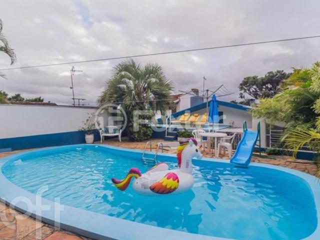 Casa à venda em Rubem Berta com 176 m², 4 quartos, 1 suíte, 2 vagas