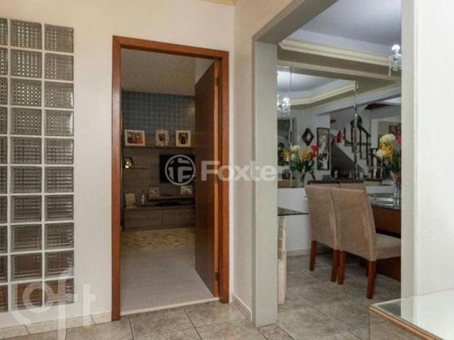 Casa à venda em Rubem Berta com 190 m², 3 quartos, 1 suíte, 2 vagas