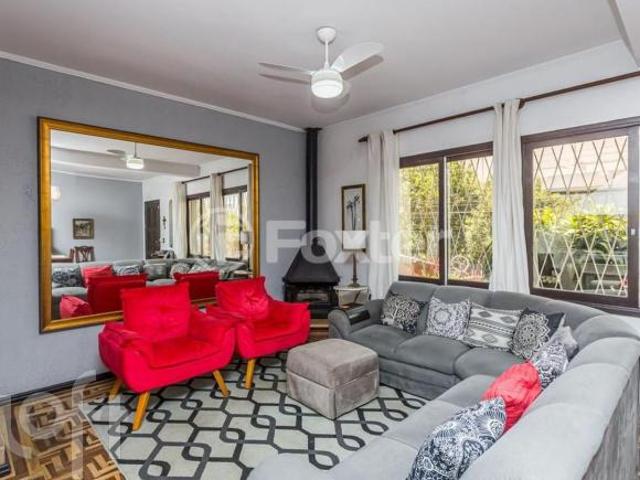Casa à venda em Rubem Berta com 210 m², 3 quartos, 1 suíte, 2 vagas