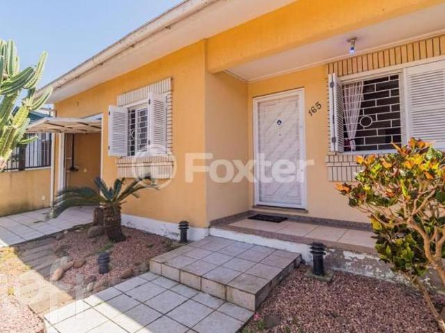 Casa à venda em Rubem Berta com 218 m², 3 quartos, 1 suíte, 4 vagas