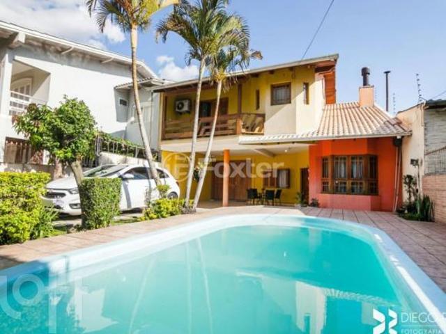 Casa à venda em Rubem Berta com 300 m², 4 quartos, 1 suíte, 6 vagas