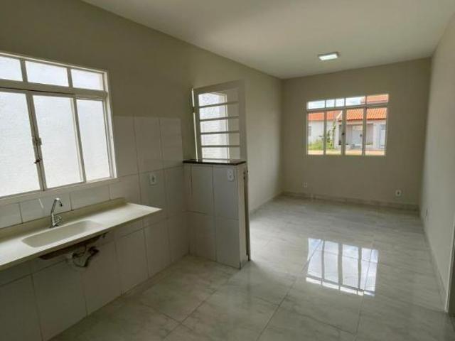 Casa à venda em Tatuí SP, bairro Lagoa Vermelha: 2 quartos, 1 sala, 1 banheiro, 2 vagas 50m² de ár