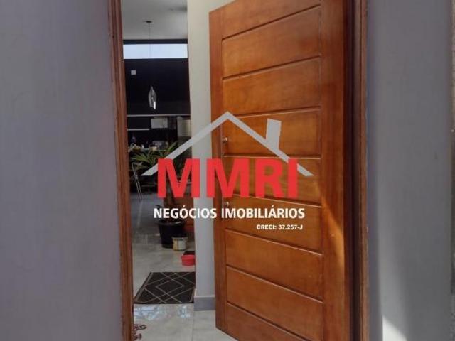 Casa à venda em Tatuí SP: quarto, suíte, sala, 2 vagas de garagem, 175m²