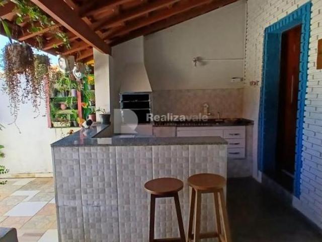 Casa à venda em Taubaté, Chácara São Silvestre, com 2 suítes, com 157 m²