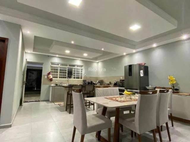 Casa à venda em Taubaté, Parque São Cristóvão, com 3 quartos, com 220 m²