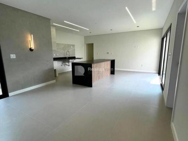 Casa à venda em Taubaté, Piracangaguá, com 3 suítes, com 182.9 m², Residencial OuroVille