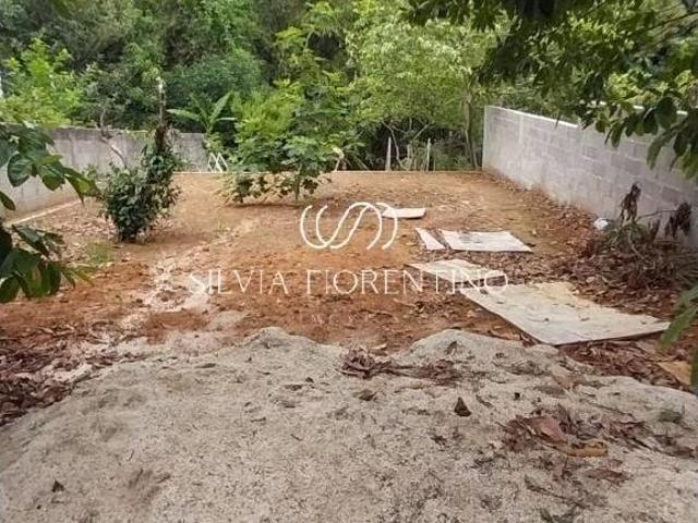 Casa à venda em Taubaté SP, Parque Senhor do Bonfim: 2 quartos, 1 suíte, 1 sala, 2 banheiros, 1 vaga