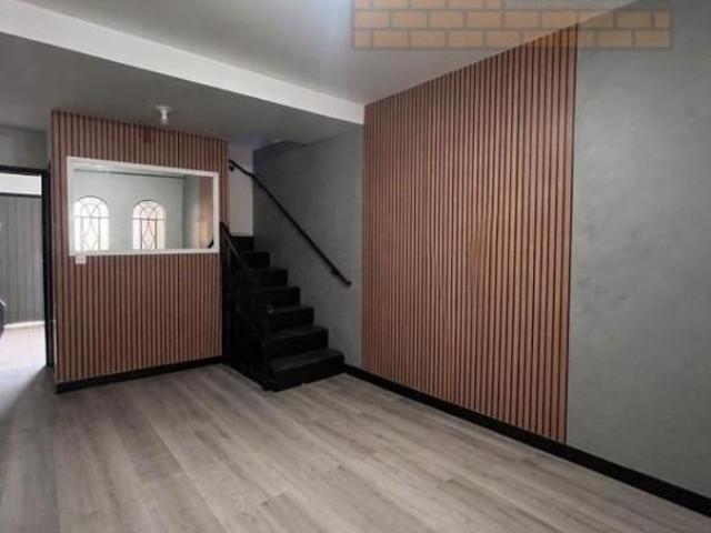 Casa à venda em Taboão da Serra SP, Jardim América: 2 quartos, 2 salas, 2 banheiros, 1 vaga, 81,30m²
