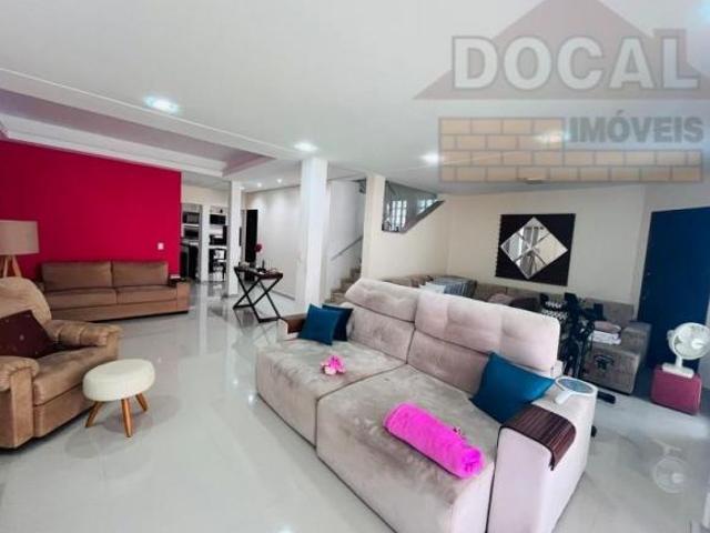 Casa à venda em Taboão da Serra SP, Parque Monte Alegre, 4 quartos, 3 suítes, 3 salas, 5 banheiros