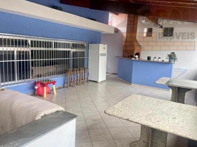 CASA à venda em Taboão da Serra SP: 4 quartos, 2 suítes, 2 salas, 3 banheiros, 2 vagas de garagem, 2