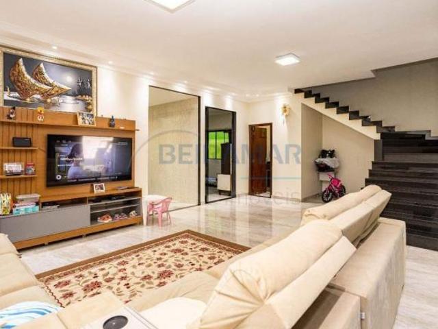 Casa à venda em Taguatinga Norte, Brasília 5 suítes, 250 m² de área interna