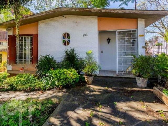 Casa à venda em Teresópolis com 172 m², 3 quartos, 1 suíte, 3 vagas