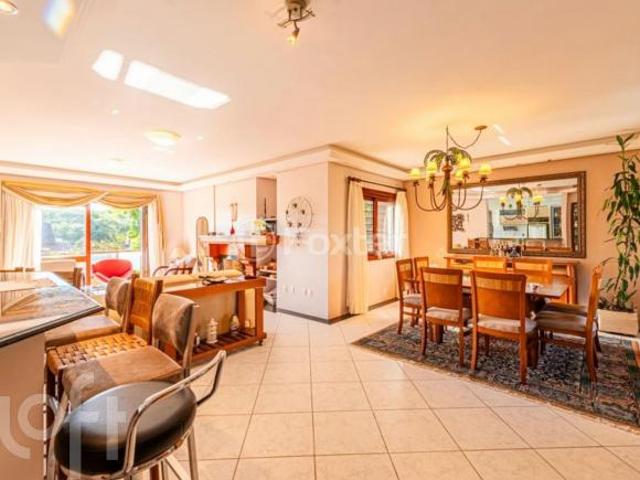 Casa à venda em Teresópolis com 350 m², 3 quartos, 1 suíte, 2 vagas