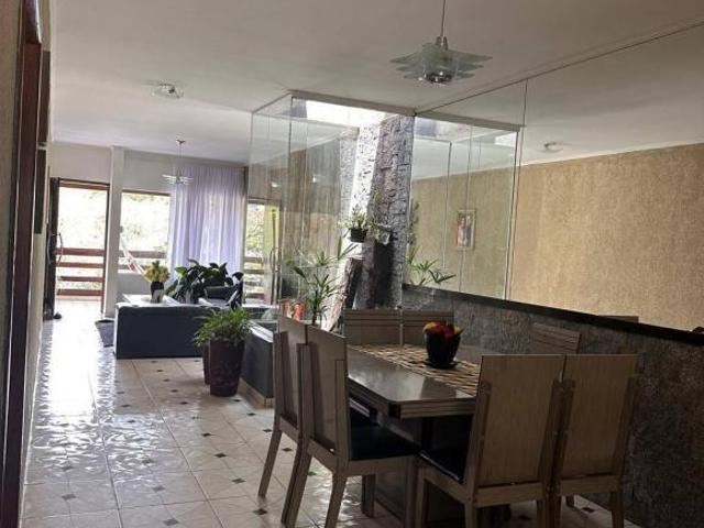 Casa à Venda em Terra Preta!