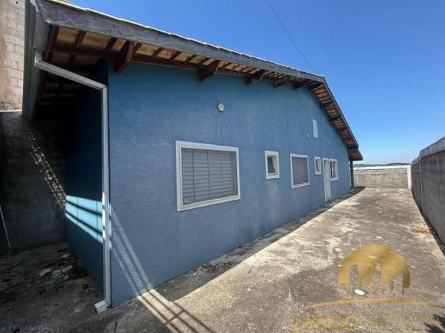Casa à venda em Terra Preta com excelente localização