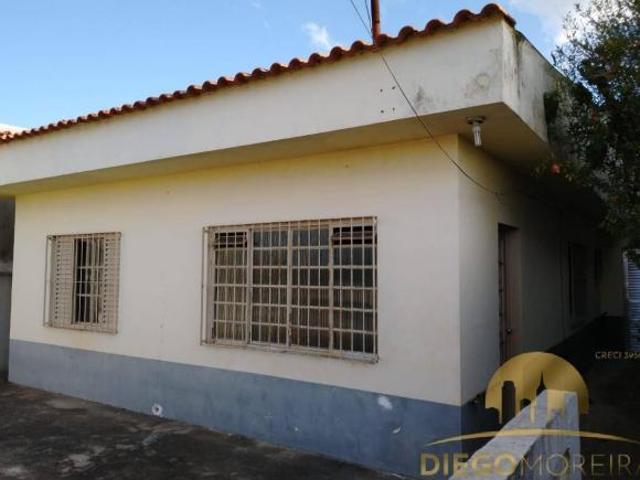 Casa à venda em Terra Preta com pomar de árvores frutíferas