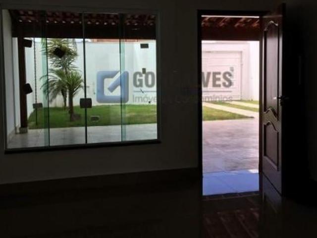Casa à venda em Terras de Santa Bárbara | 3 quartos, 2 suítes, 4 vagas – R$ 700.000