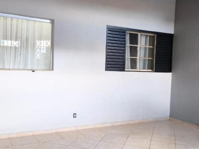 Casa à venda em terreno inteiro no Jardim Lima