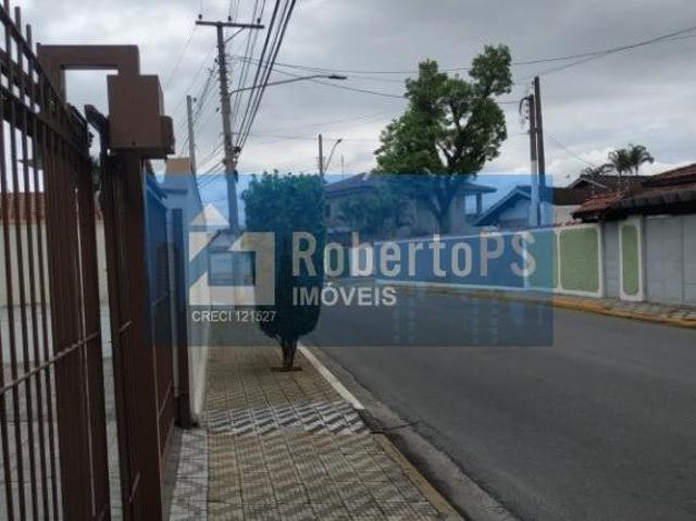 Casa à venda em Tremembé SP: Residencial Village, 2 quartos, 1 suíte, 2 salas, 300m² de área. Confir