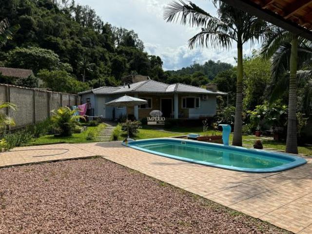 Casa à venda em Três Coroas RS, Bairro Sander! 3 quartos, 1 suíte, 2 salas, 3 banheiros, 2 vagas de