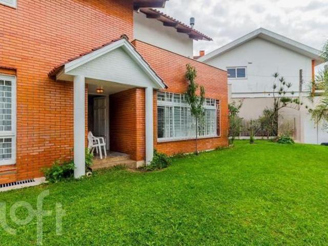 Casa à venda em Três Figueiras com 1000 m², 5 quartos, 6 suítes, 10 vagas