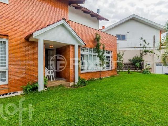 Casa à venda em Três Figueiras com 1000 m², 5 quartos, 6 suítes, 10 vagas