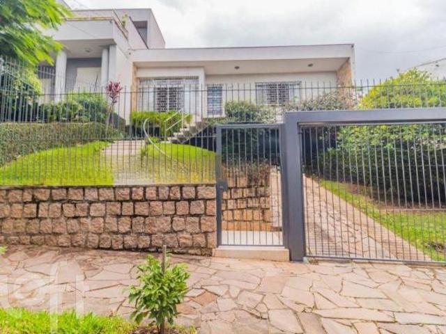 Casa à venda em Três Figueiras com 227 m², 3 quartos, 2 suítes, 2 vagas