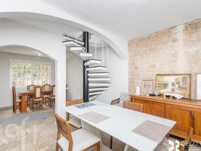Casa à venda em Três Figueiras com 224 m², 4 quartos, 4 vagas