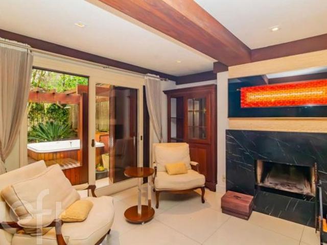 Casa à venda em Três Figueiras com 376 m², 5 quartos, 1 suíte, 3 vagas
