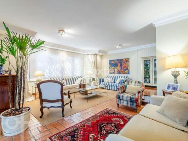 Casa à venda em Três Figueiras com 395 m², 4 quartos, 1 suíte, 4 vagas