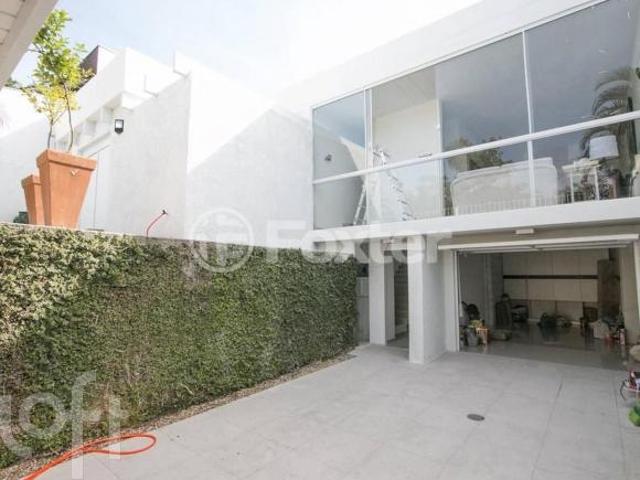 Casa à venda em Três Figueiras com 305 m², 2 quartos, 2 suítes, 4 vagas