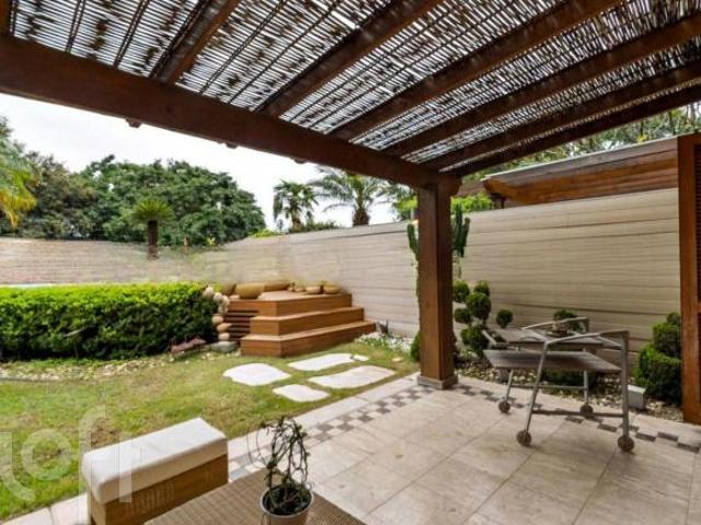 Casa à venda em Três Figueiras com 488 m², 3 quartos, 3 suítes, 6 vagas