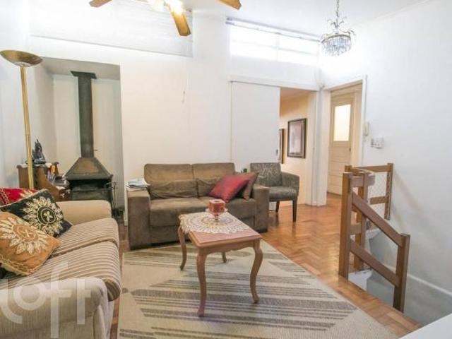 Casa à venda em Tristeza com 180 m², 3 quartos, 1 suíte, 2 vagas