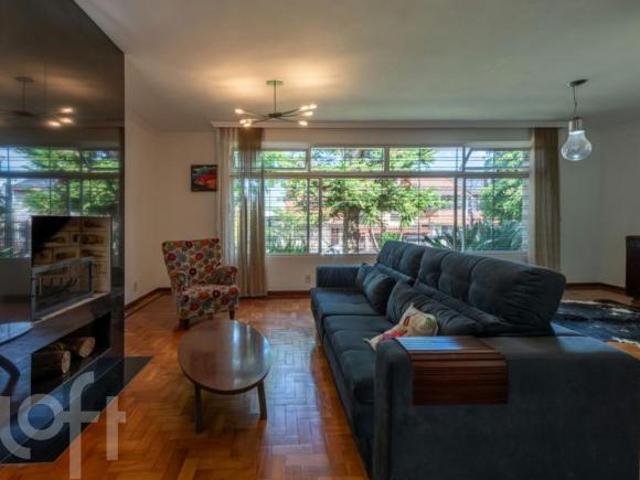 Casa à venda em Tristeza com 240 m², 3 quartos, 1 suíte, 5 vagas