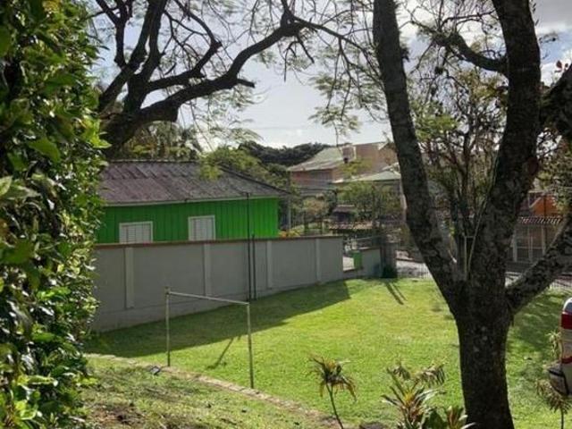 Casa à venda em Tristeza com 240 m², 4 quartos, 2 suítes, 4 vagas