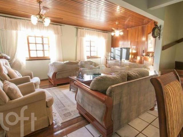 Casa à venda em Tristeza com 211 m², 5 quartos, 1 suíte, 4 vagas