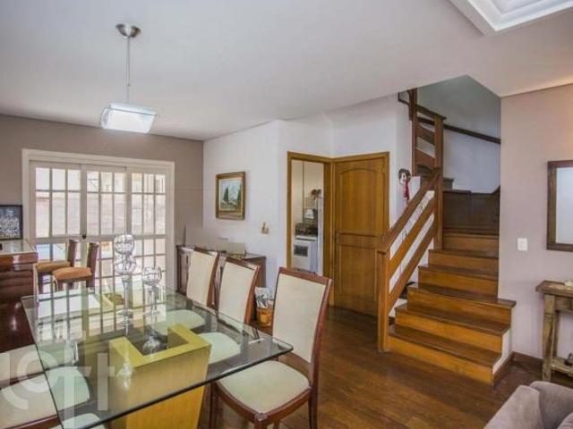 Casa à venda em Tristeza com 224 m², 4 quartos, 2 suítes, 3 vagas