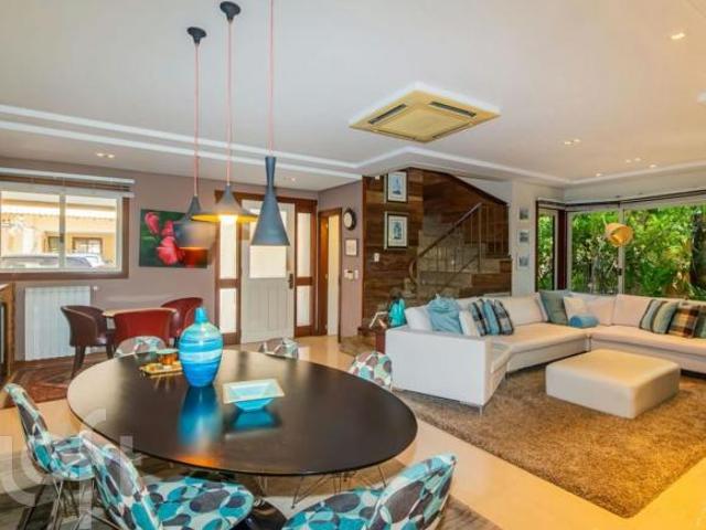 Casa à venda em Tristeza com 380 m², 4 quartos, 2 suítes, 3 vagas
