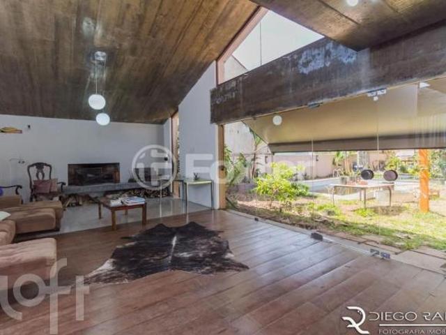 Casa à venda em Tristeza com 450 m², 4 quartos, 1 suíte, 2 vagas