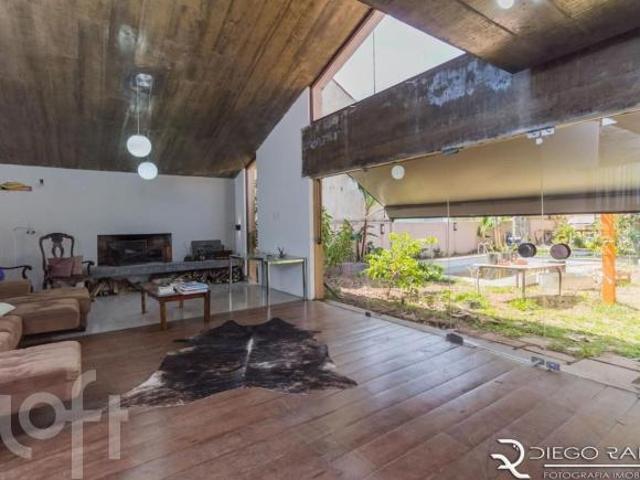 Casa à venda em Tristeza com 450 m², 4 quartos, 1 suíte, 2 vagas