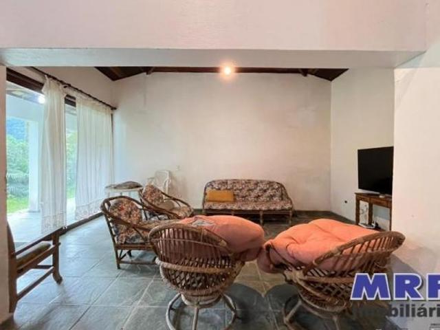 Casa à venda em Ubatuba. 3 quartos. Aceita financiamento. Bairro Folha Seca