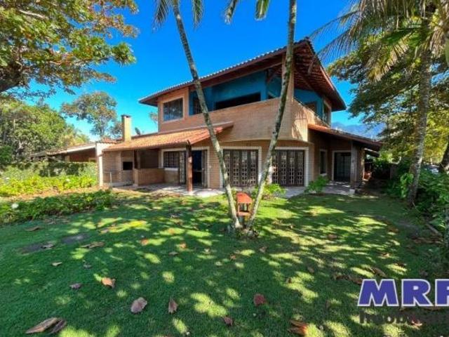 Casa a venda em Ubatuba, com 4 dormitórios, pé na areia, em condomínio. Praia do Sapê !