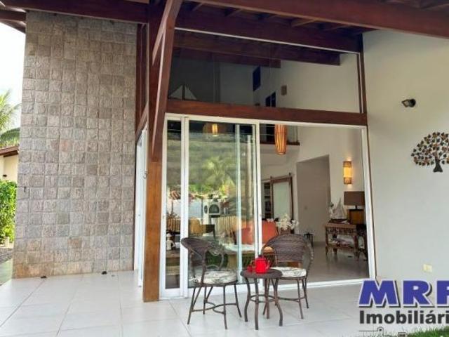 Casa à venda em Ubatuba. Condomínio Ubatuba Country. Com piscina. 3 suítes