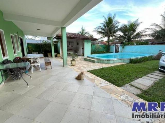 Casa à Venda em Ubatuba dentro de condomínio a 350 metros da Praia da Lagoinha !