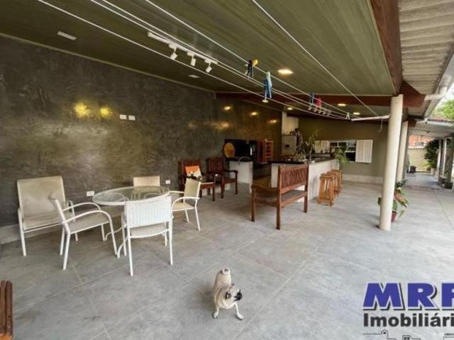 Casa a venda em Ubatuba em bairro residencial a 3 km da Praia de Maranduba !